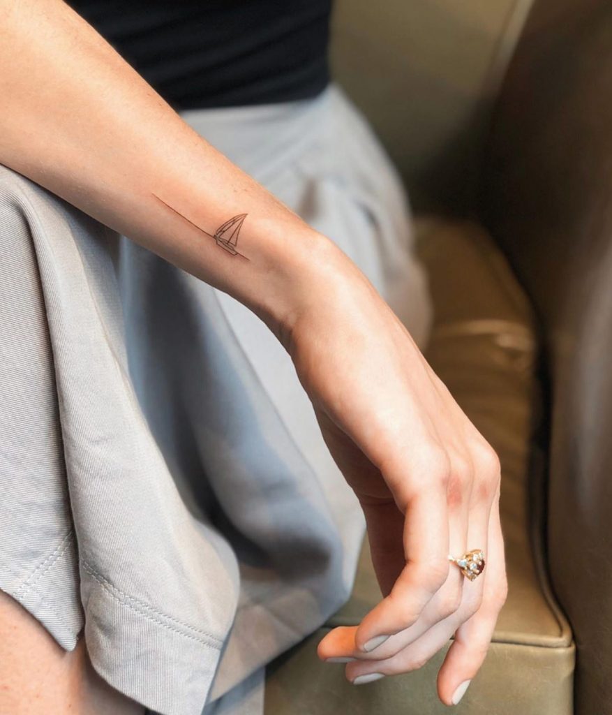 40 Brilliant Tiny Tat Ideas for First Time Inkers - TattooBlend